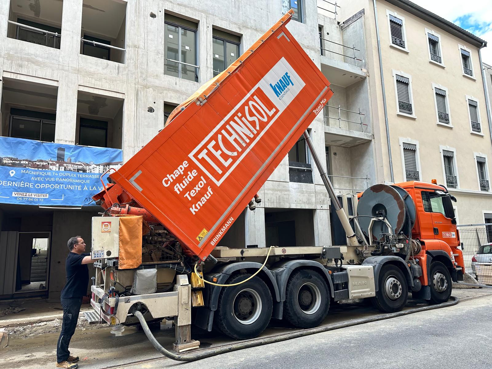 Distribution - chape fluide - Technisol France : chape fluide